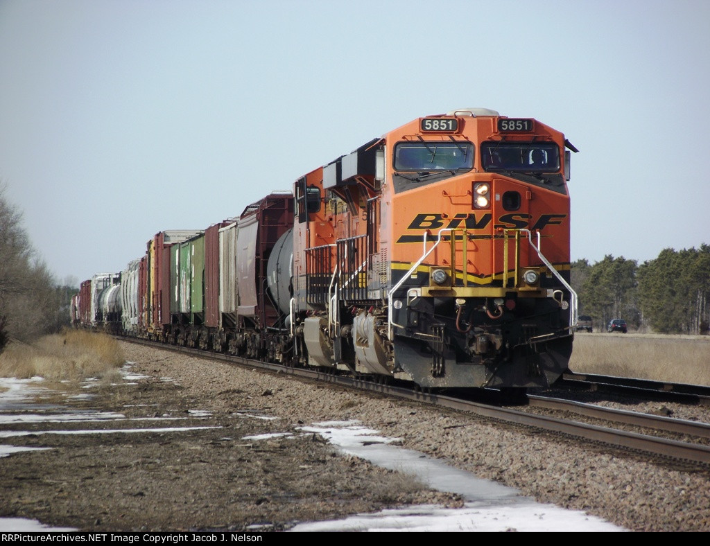 BNSF 5851