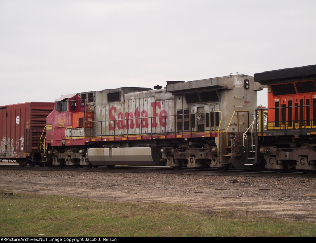 BNSF 660