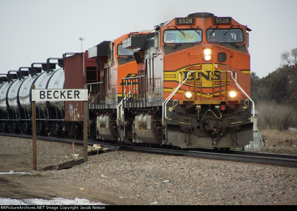 BNSF 5528