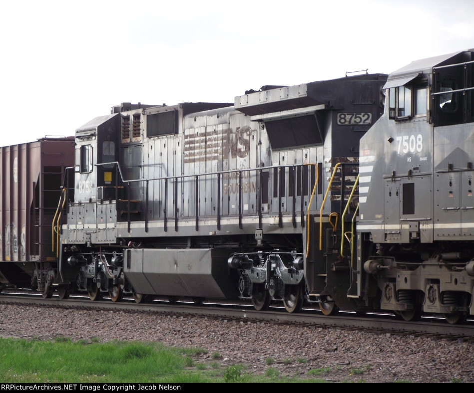 NS 8752