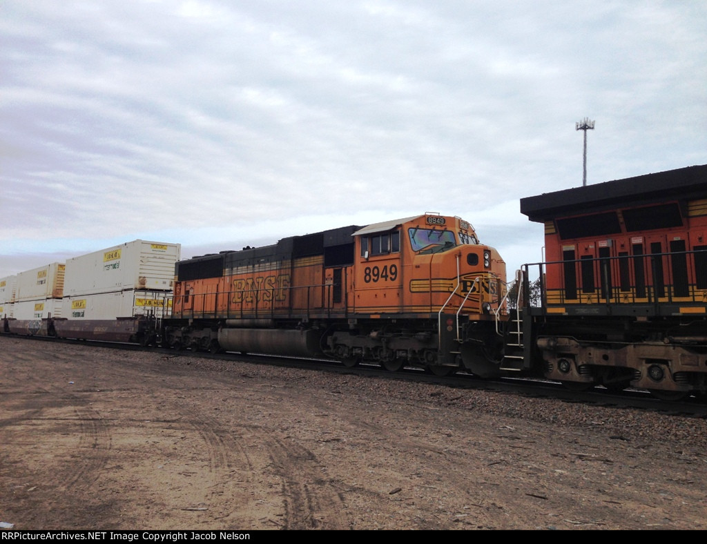 BNSF 8949