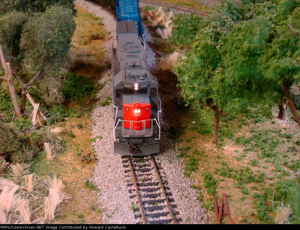 SSW SD40-2T #9387 on MAPI going through the Rockwell conector tk @ RO Twr