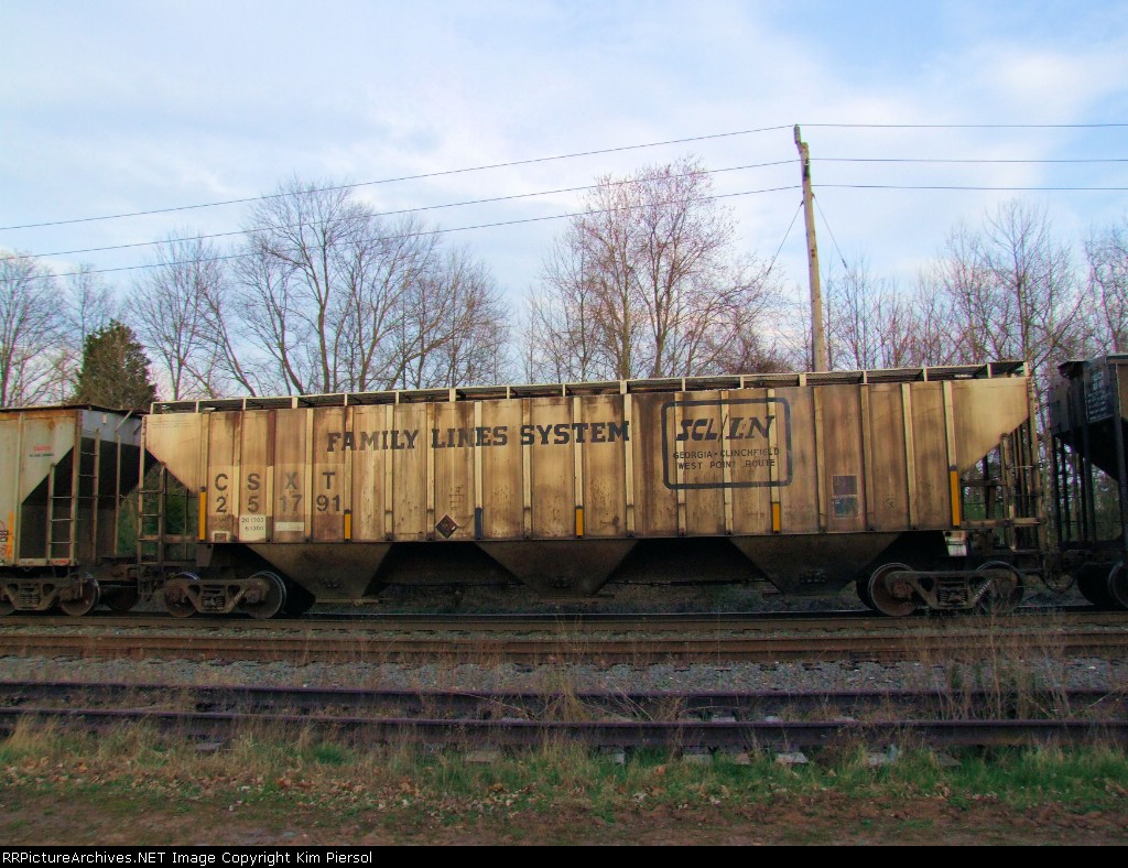 CSX 251791 "Family Lines System" Covered Hopper on CSX Q439