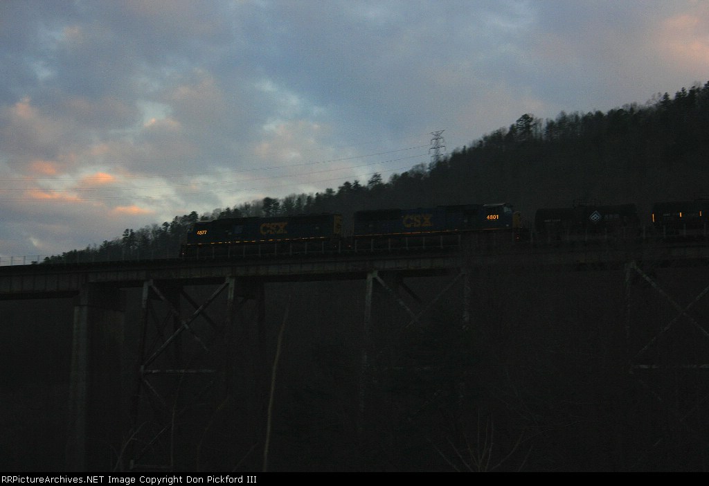 CSX 4577 ( SD70Mac) Crosses over I24 Headed down into Chattanooga