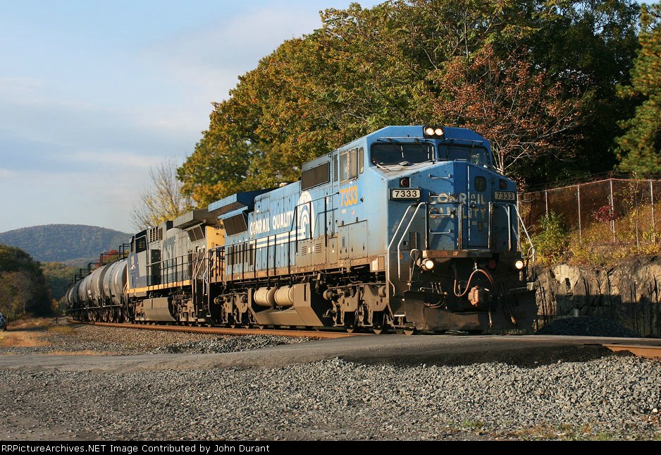 CSX 7333 on Q-417