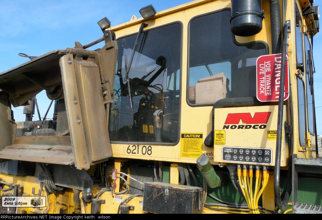 CN 621-08 CAB CLOSE-UP