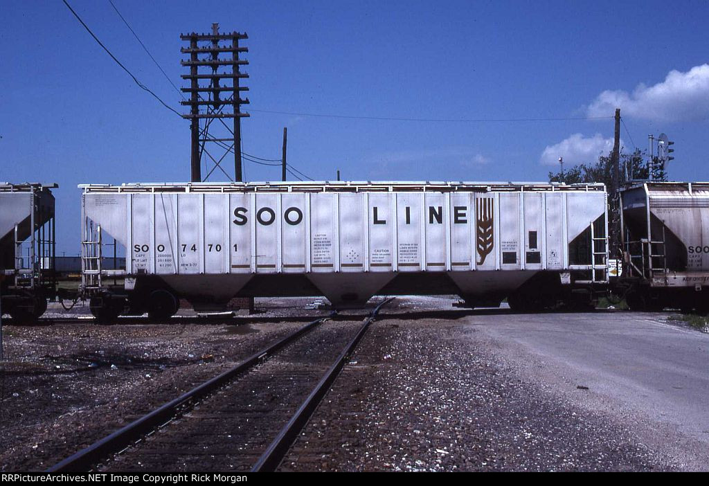 SOO Covered Hopper 74701