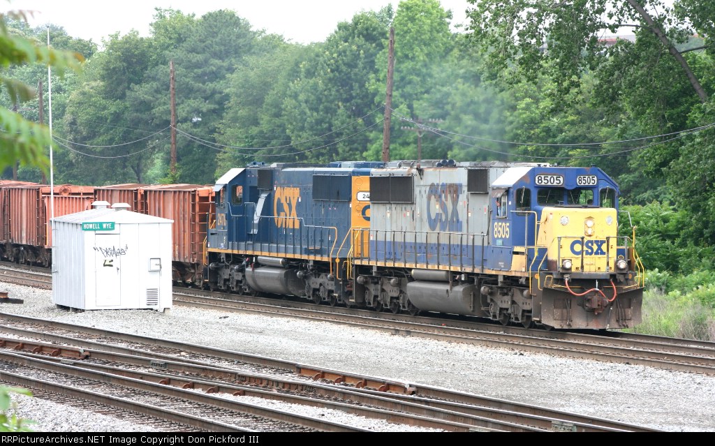 CSX 8505 Gives a wave as they head southbound