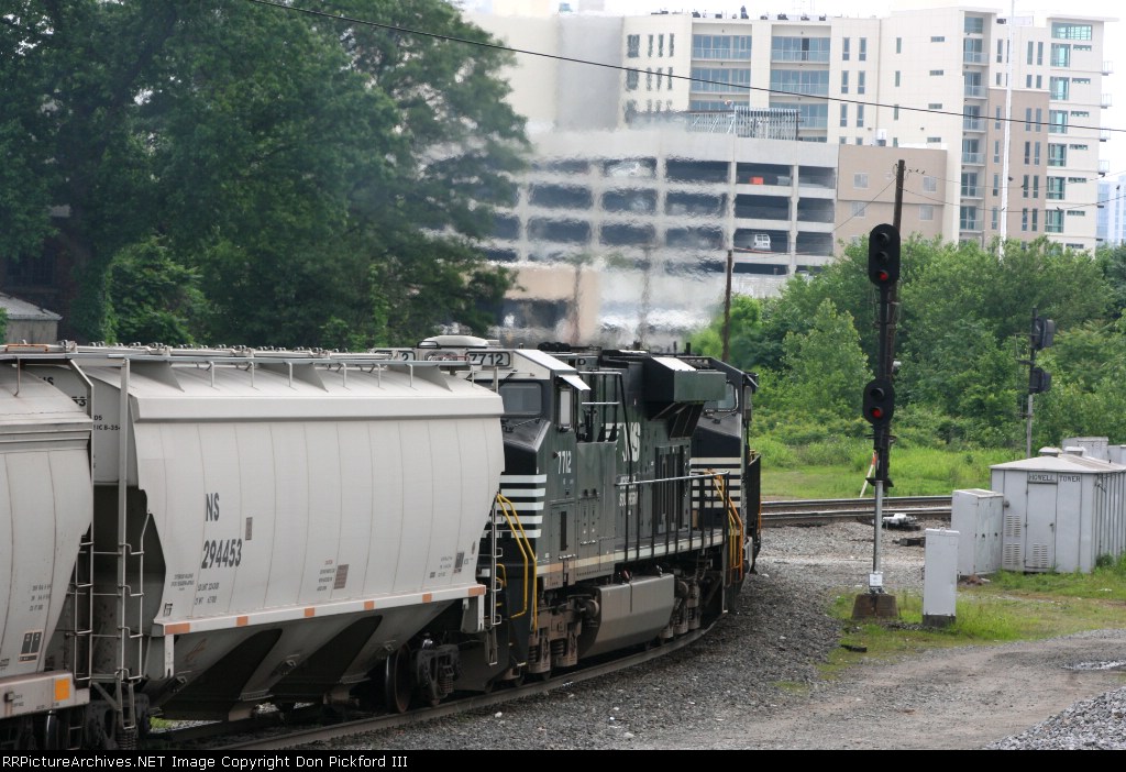 NS 8958 (D9-40CW) cuts the diamond for the Piedmont Sub