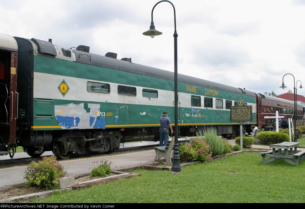 RPCX 4001 (former Maine Eastern) is behind the power car at the Kentucky Railway Museum 5/25/09