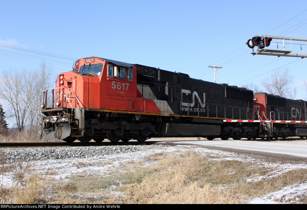 CN 5613 southbound across Highway M