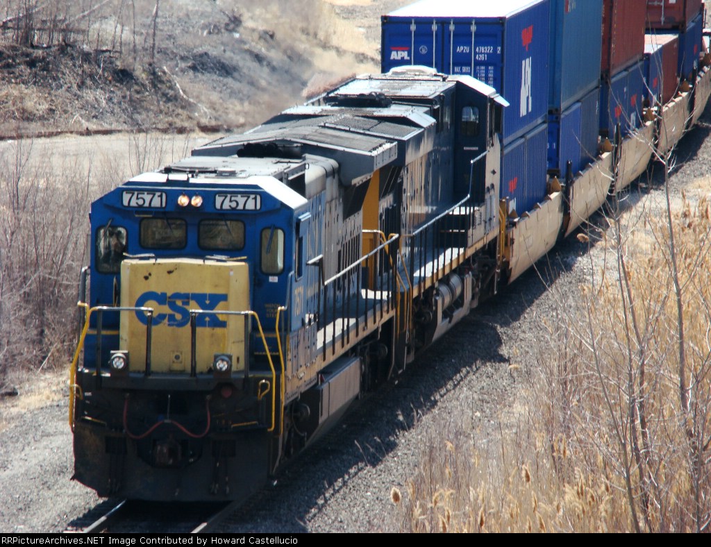 CSX C 40-8 #7571 yarding its train at the old B&OCT 59th St yd