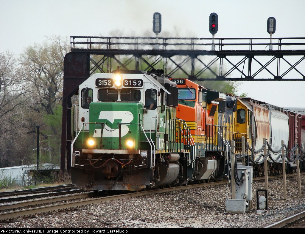 Took a trip to Joilet UD tower and got former BN Gp 50 #3152 on the point.