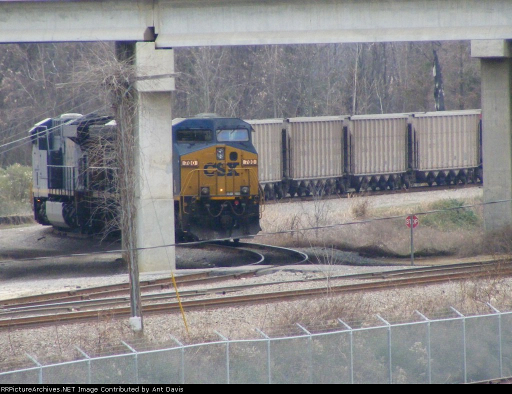 CSXT 700 hides underneath the I-520 overpass with a loaded coal train in tow