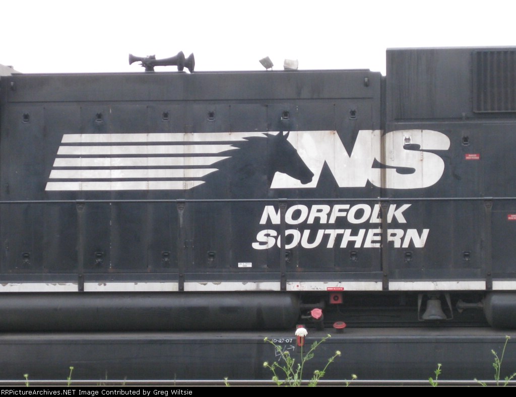 Norfolk Southern logo seen on the side of a SD80MAC