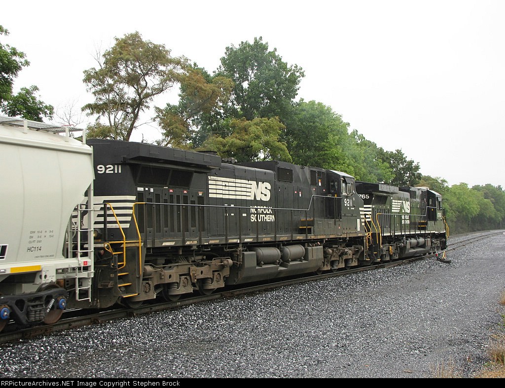 NS 8765 & 9211 taking the V92 into the VPGC Mill