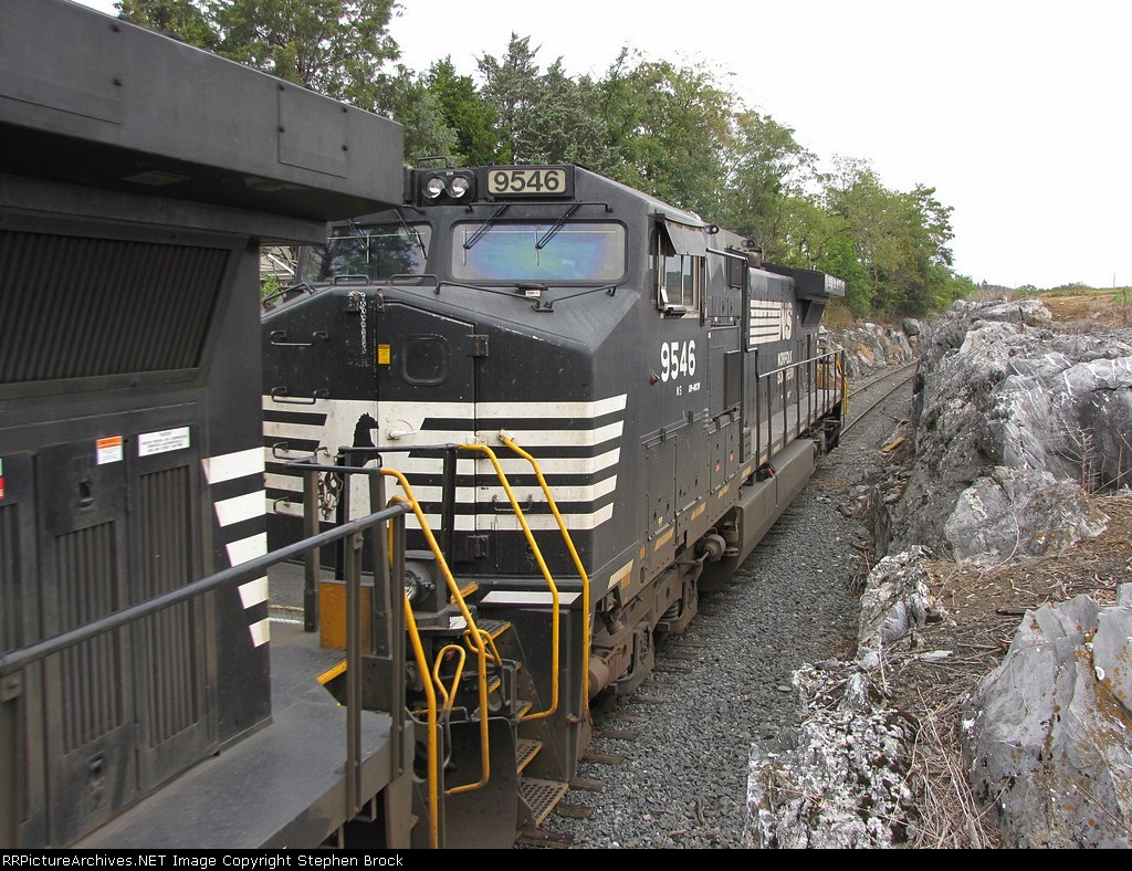 NS 9546 from the 44V grain train returning from Linville
