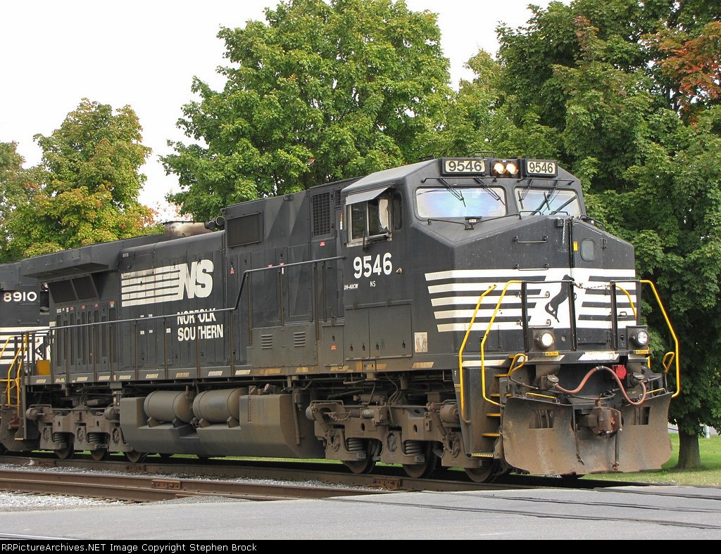 NS 9546 on the 44V grain train