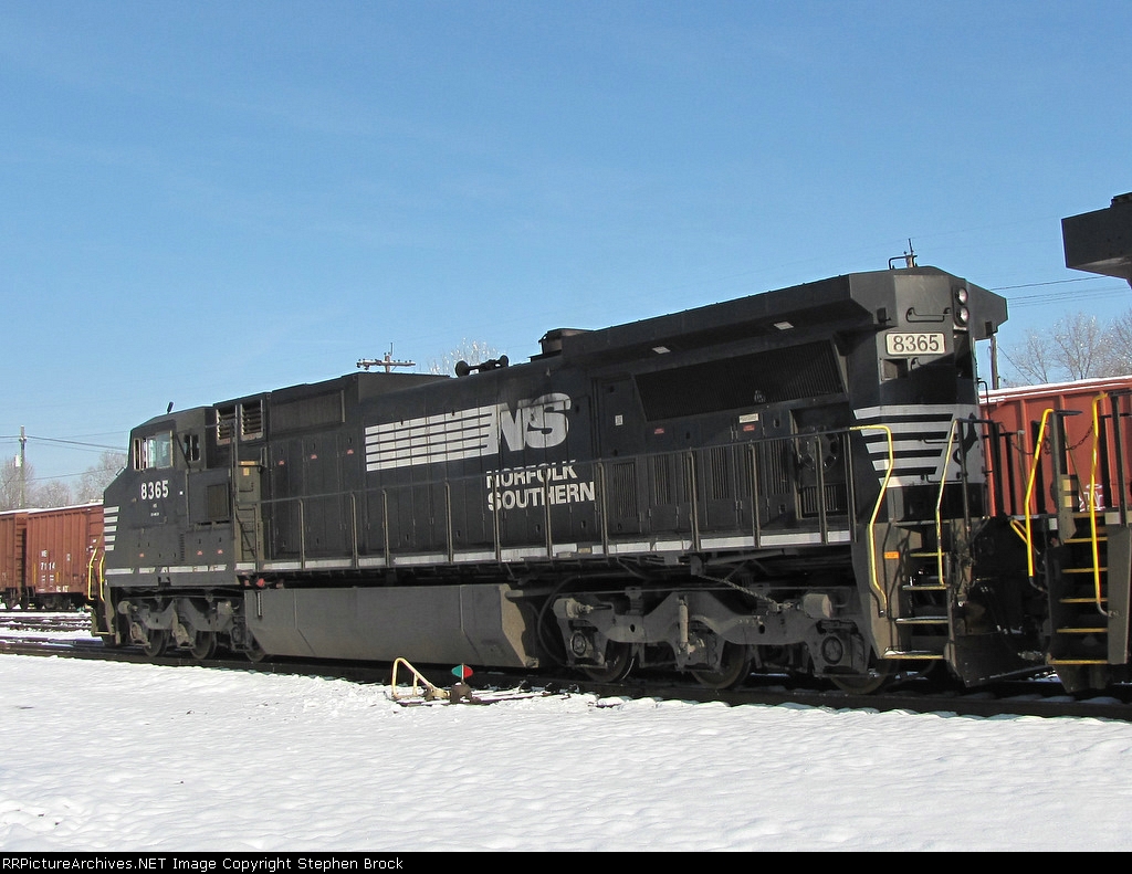 NS 8365 (C40-8W) on the NB 16T