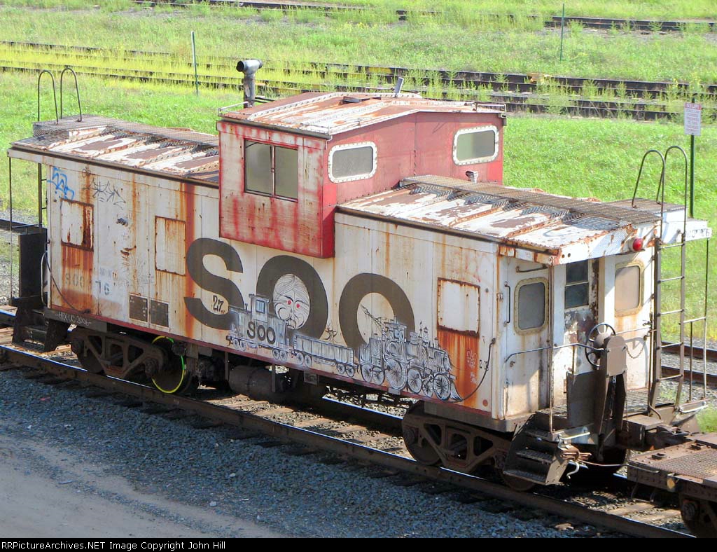 100823024 Caboose SOO 900076 on eastbound ribbonrail train at Shoreham