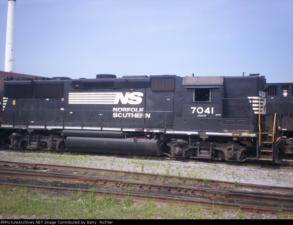 NS GP50 7041 in the NS yard