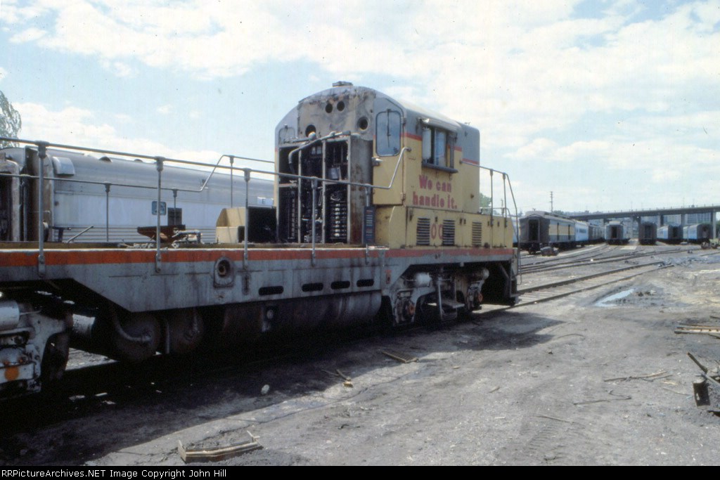 1213-06 UP GP7 #100 at DESCO