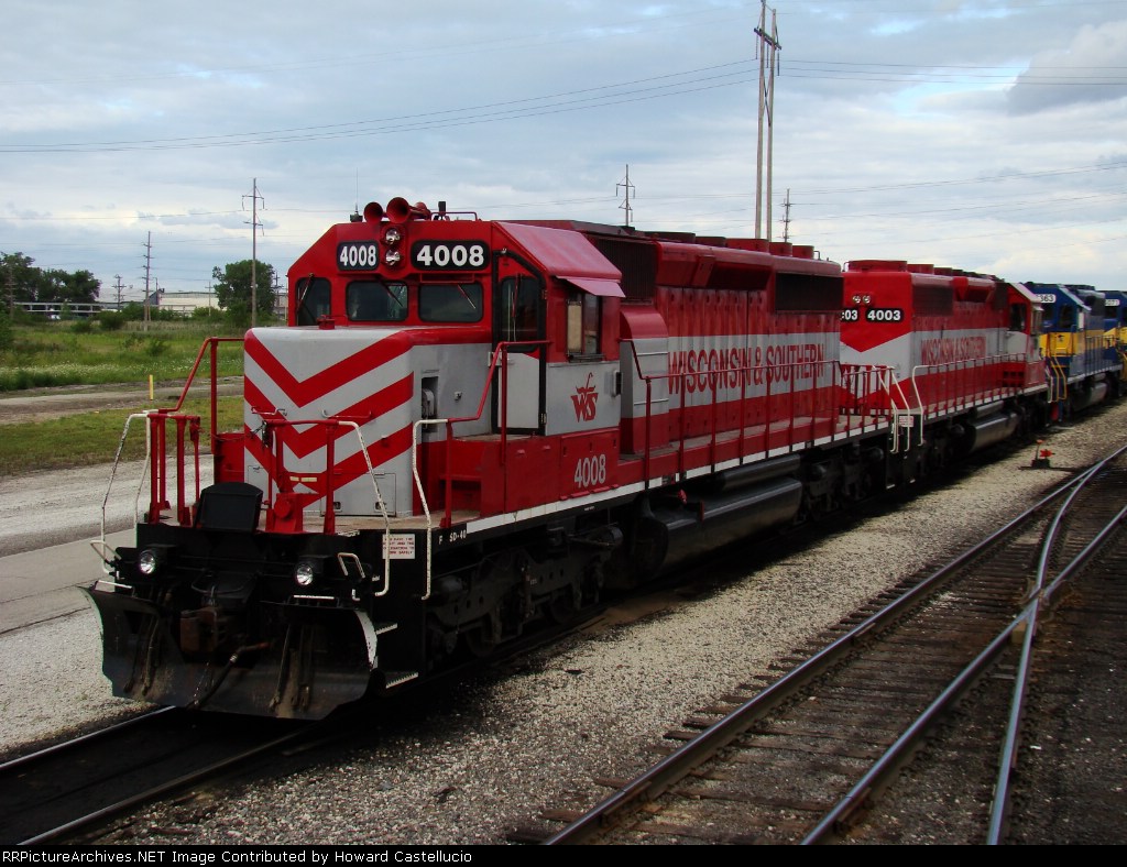 WSOR Sd40-2's 4008 and 4003 await their nightly train out of Clearing yd