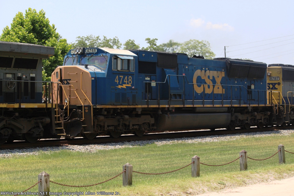 CSX 4748