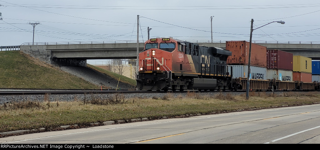 CN 2324