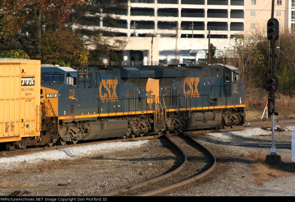 CSX 933 Cuts the diamond