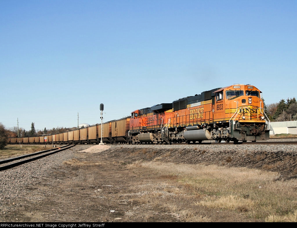 BNSF 8933