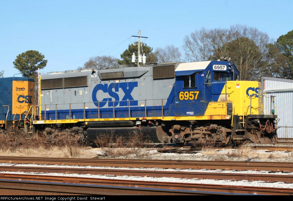 CSX GP40-2 6957