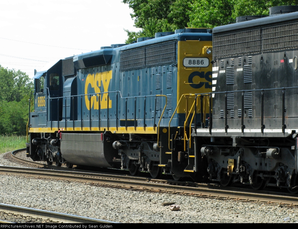 CSXT EMD SD40-2 8886