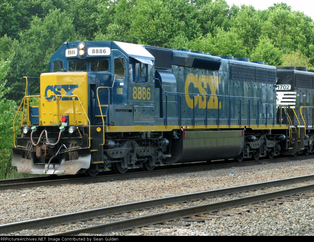 CSXT EMD SD40-2 8886