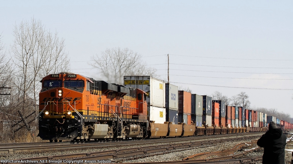 BNSF 7245 ES44DC