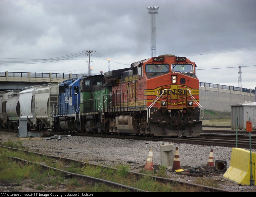 BNSF 4675