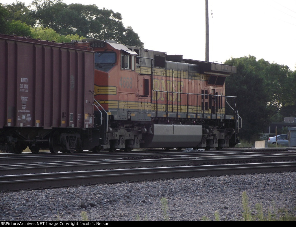 BNSF 4668 (DPU)