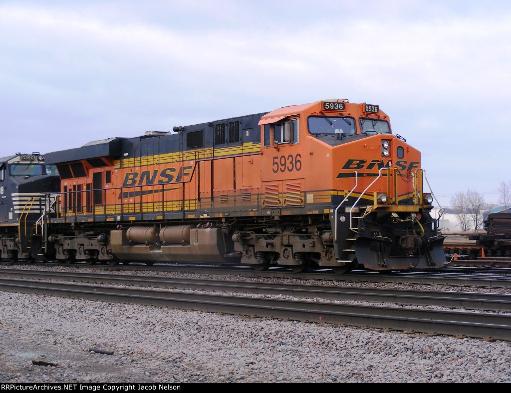 BNSF 5936