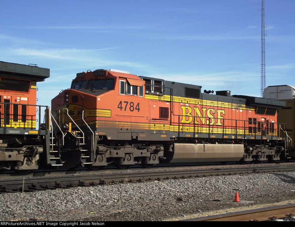 BNSF 4784