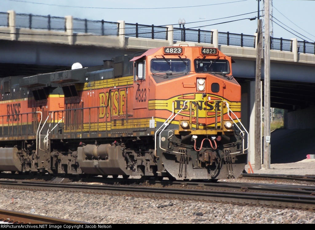 BNSF 4823
