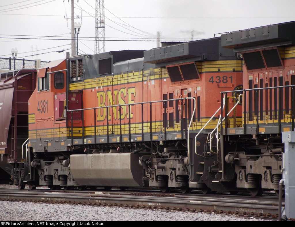 BNSF 4381