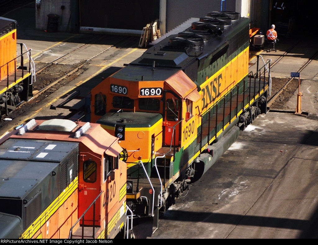 BNSF 1690