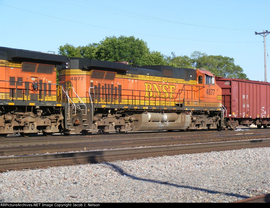 BNSF 4877