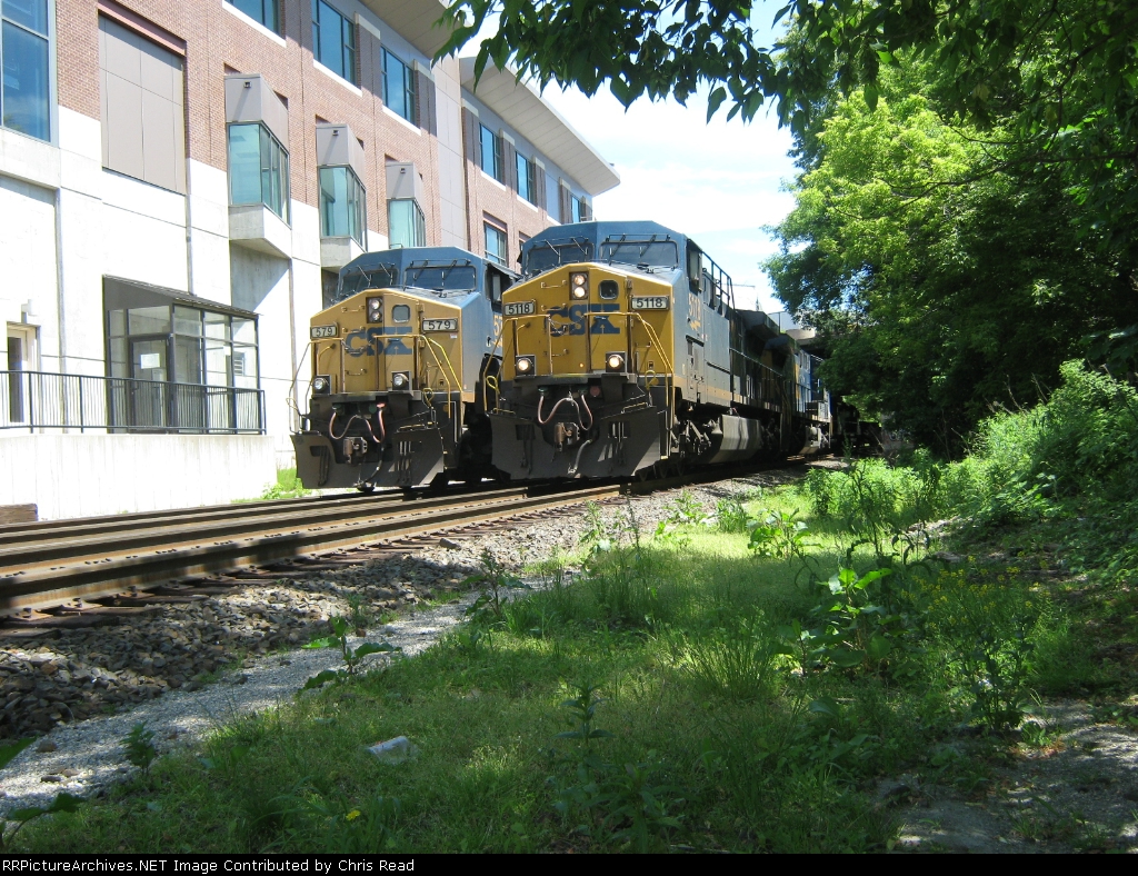 CSX Trains Q425 and X091