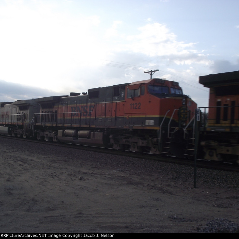 BNSF 1122