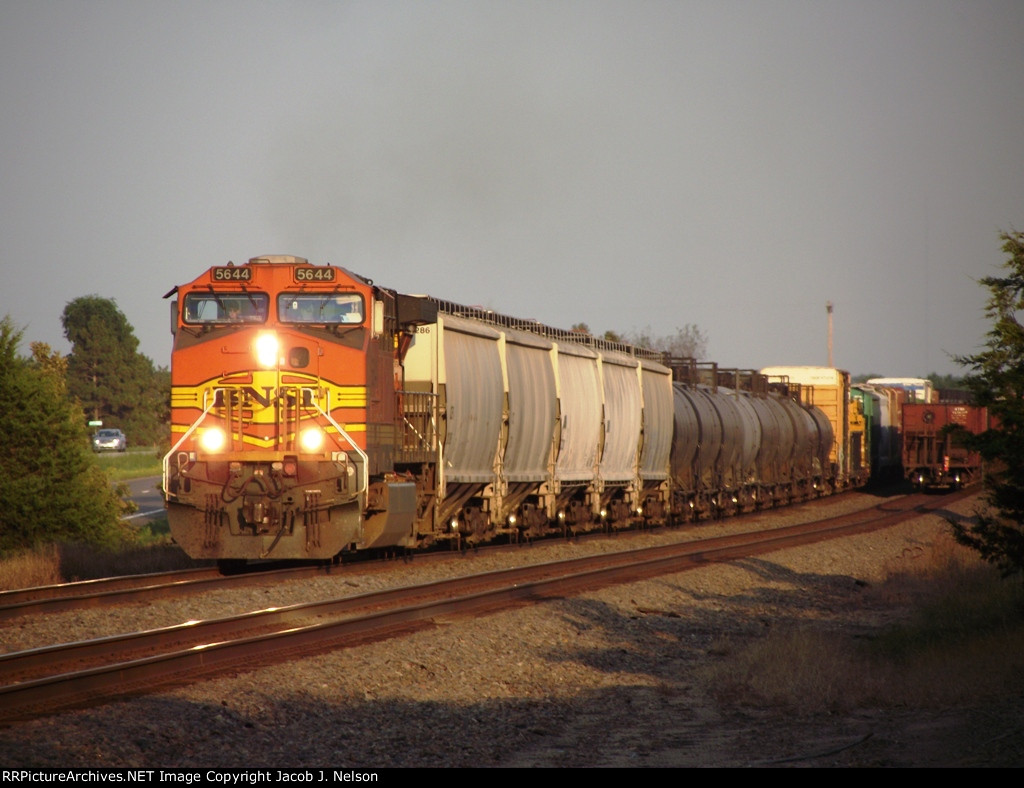 BNSF 5644