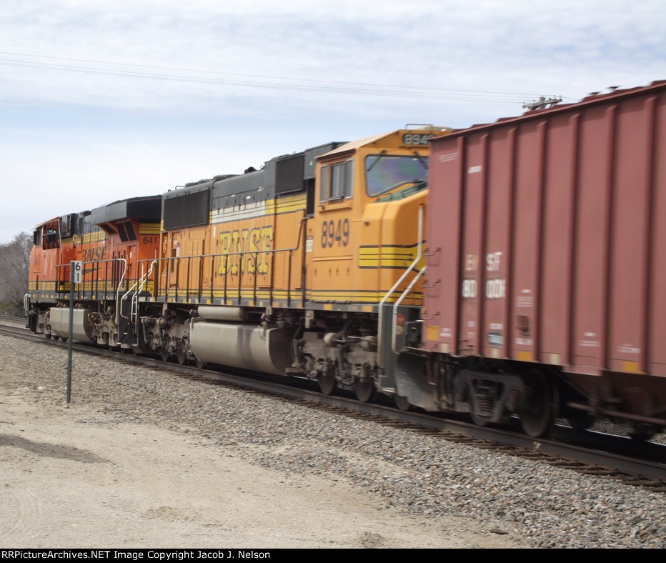 BNSF 8949