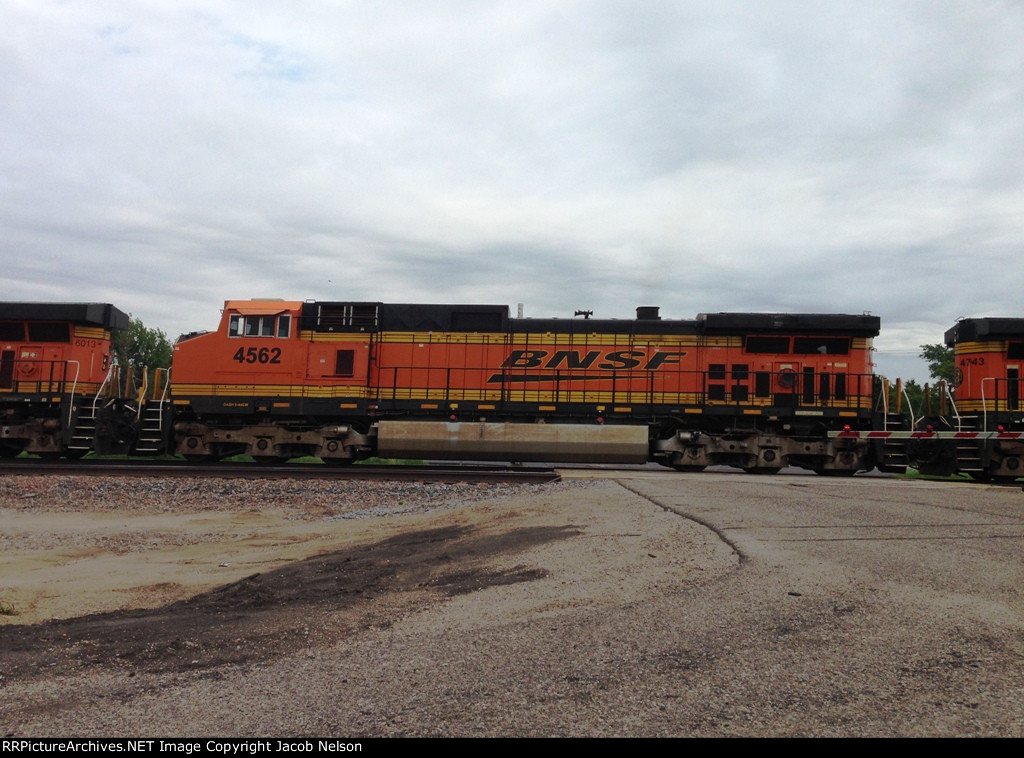 BNSF 4562