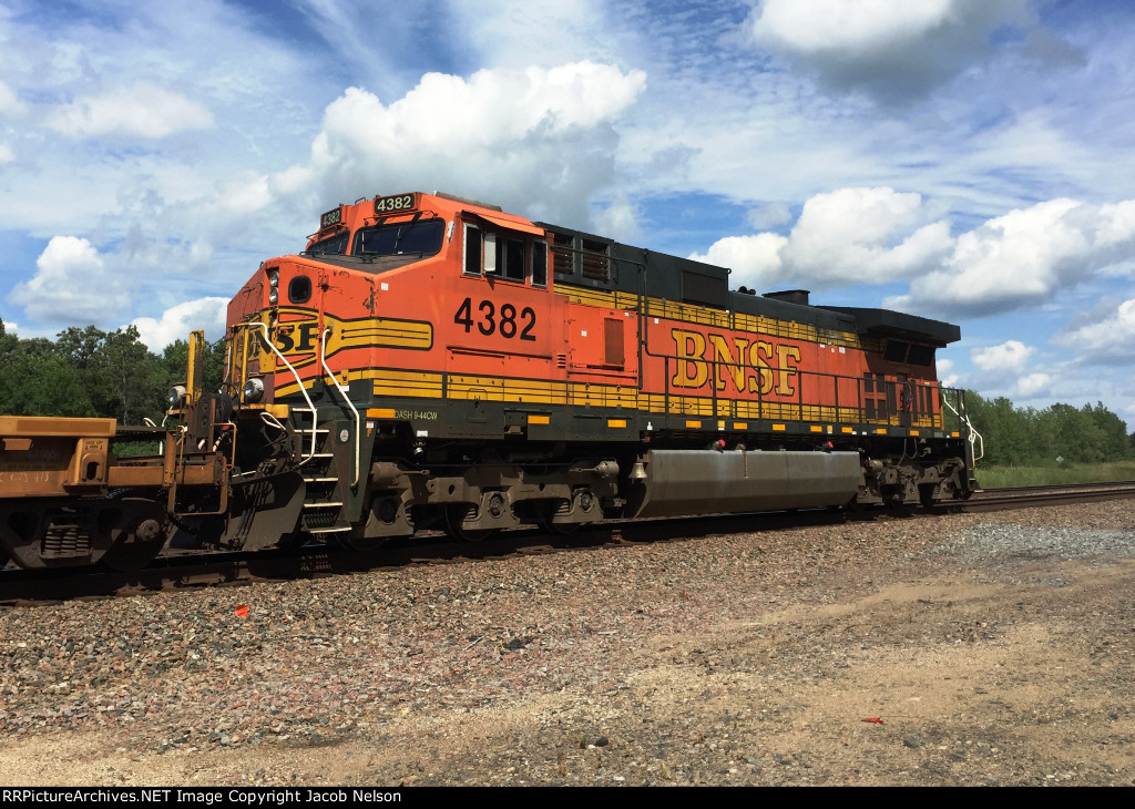 BNSF 4382 (DPU)