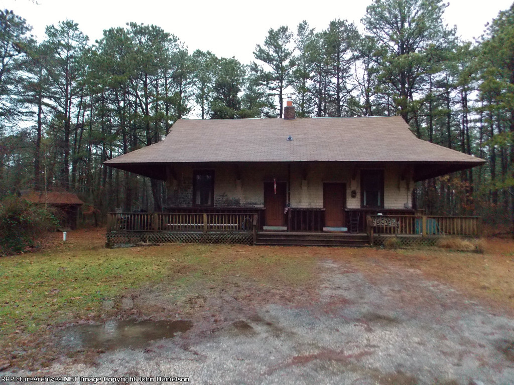 Ex-CNJ Chatsworth Station